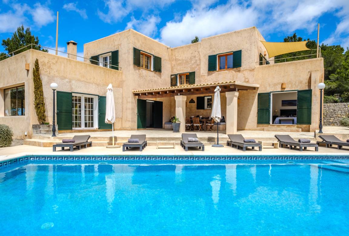 400 M² Villa ∙ 4 Bedrooms ∙ 8 Guests - Ibiza (town)