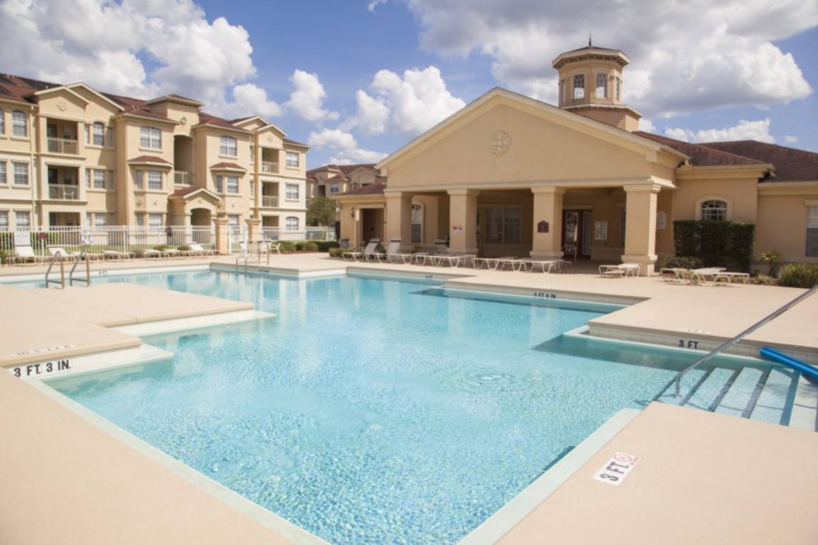 Condo ∙ 2 Bedrooms ∙ 4 Guests - Davenport, FL