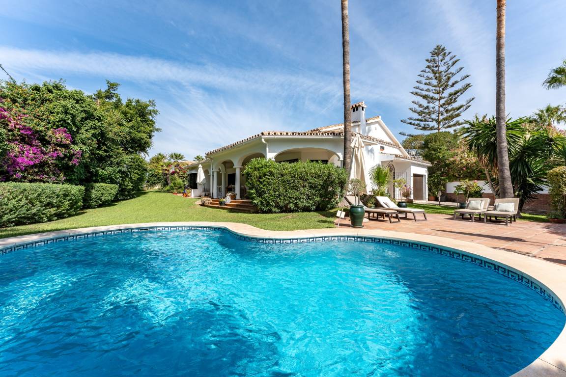 170 M² Villa ∙ 4 Bedrooms ∙ 7 Guests - Marbella