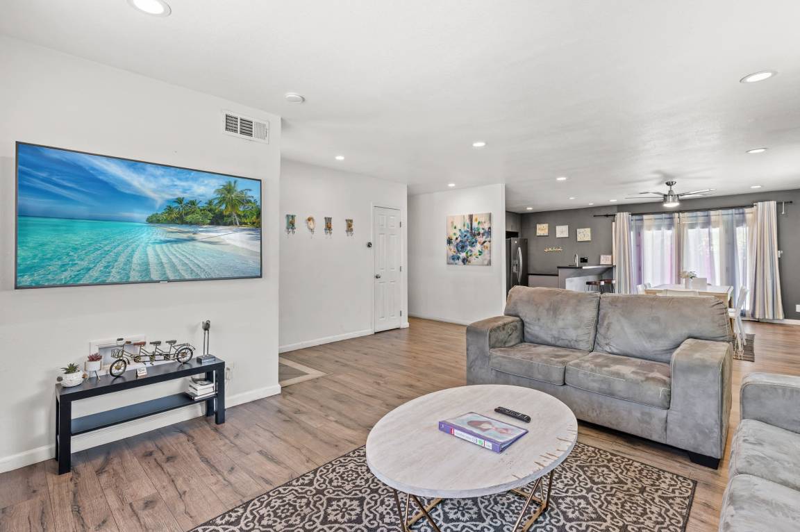 House ∙ 4 Bedrooms ∙ 10 Guests - West Covina, CA