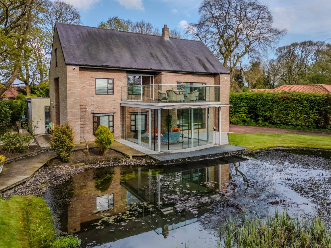 Cottage ∙ 5 Bedrooms ∙ 12 Guests - Durham