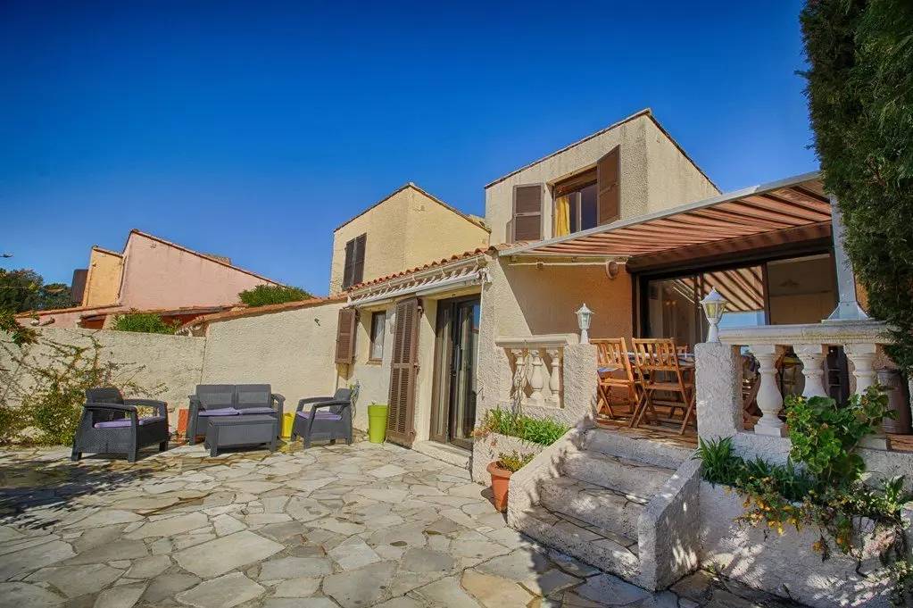 56 M² Ferienhaus ∙ 2 Schlafzimmer ∙ 6 Gäste - Ajaccio