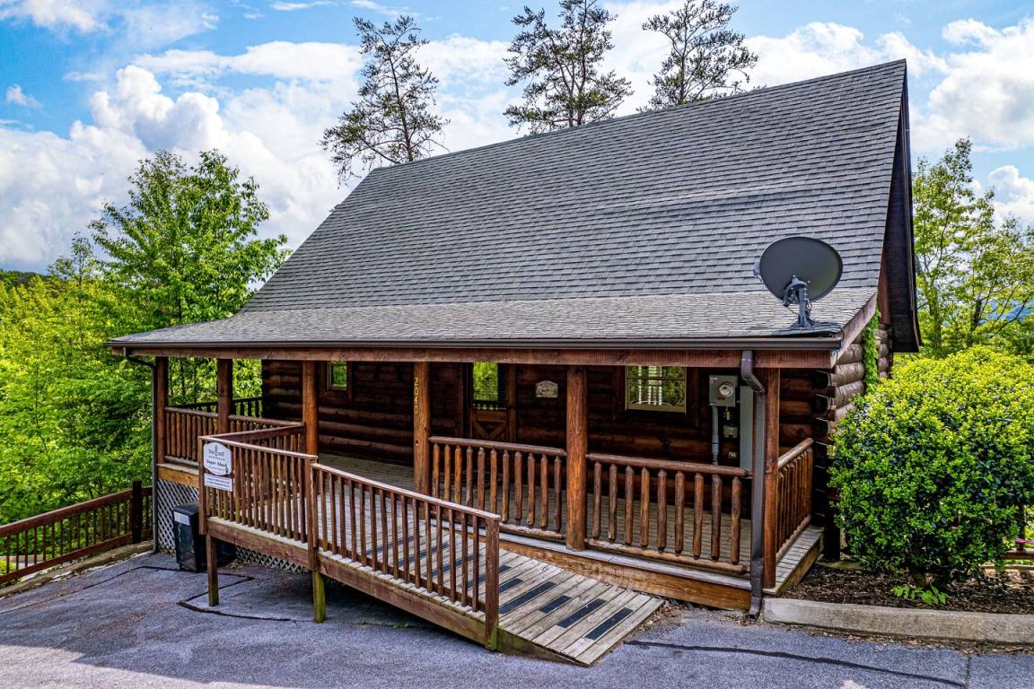House ∙ 1 Bedroom ∙ 6 Guests - Pigeon Forge, TN