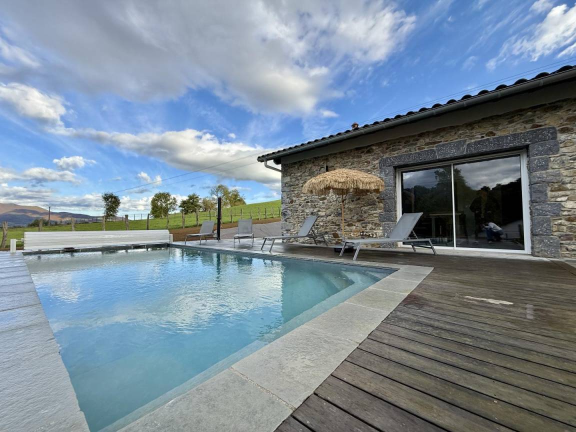 200 M² Gîte ∙ 4 Chambres ∙ 8 Personnes - Pays basque français