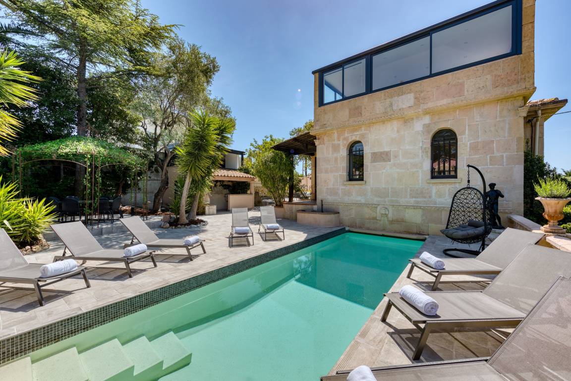250 M² Villa ∙ 5 Bedrooms ∙ 10 Guests - Cannes