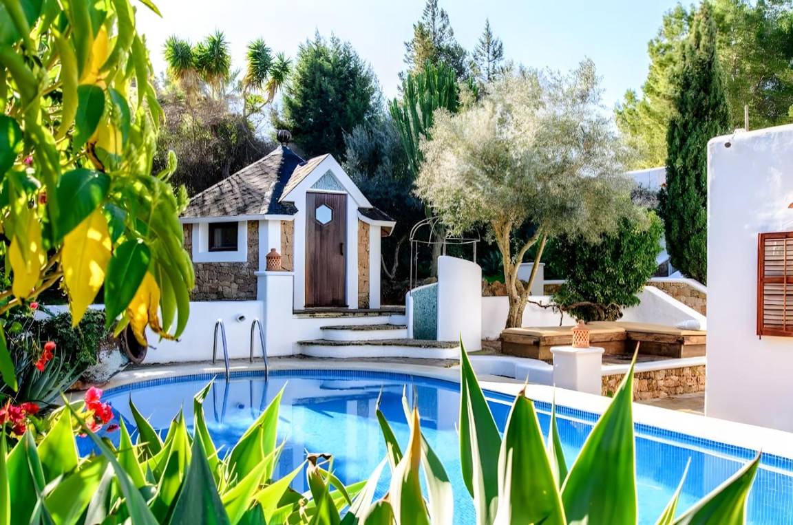 250 M² Villa ∙ 4 Bedrooms ∙ 6 Guests - Ibiza Airport (IBZ)