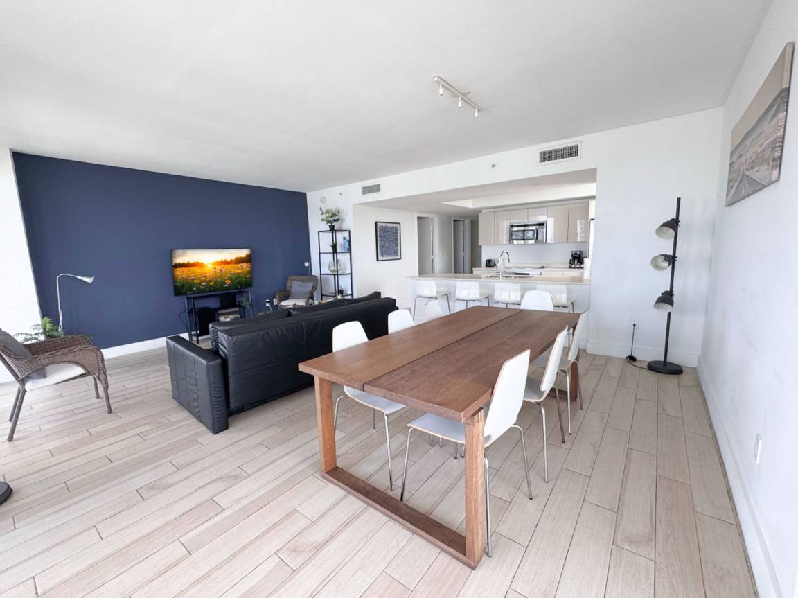 Apartment ∙ 3 Bedrooms ∙ 9 Guests - Hallandale Beach, FL