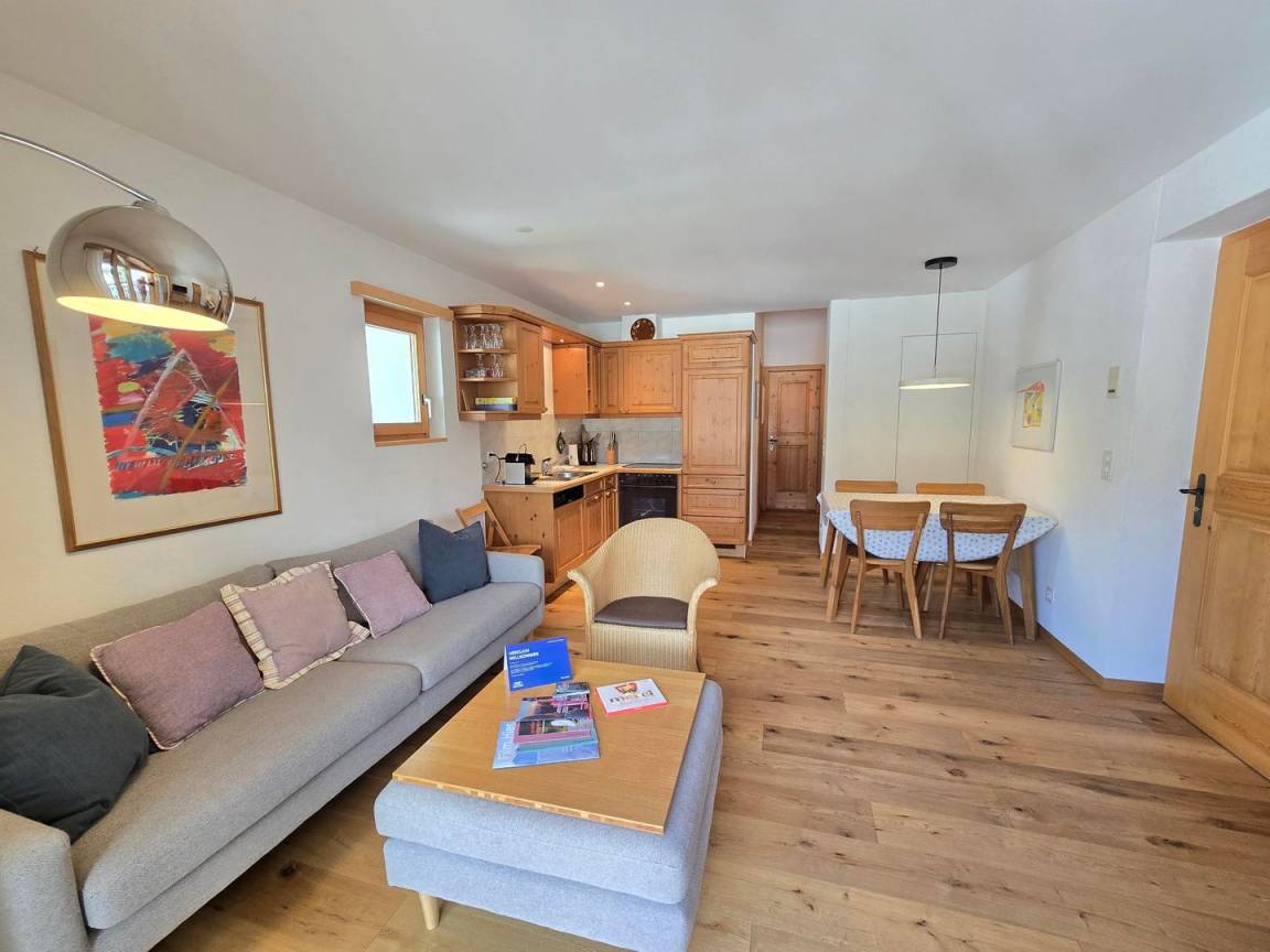 75 M² Ferienwohnung ∙ 2 Schlafzimmer ∙ 4 Gäste - Lenzerheide (Lai)