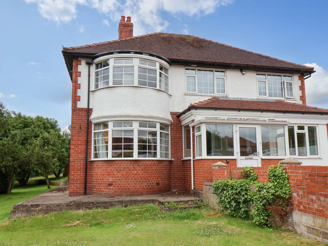 Cottage ∙ 13 Bedrooms ∙ 28 Guests - Filey