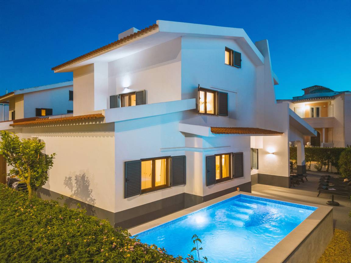 130 M² Villa ∙ 6 Bedrooms ∙ 16 Guests - Portimão