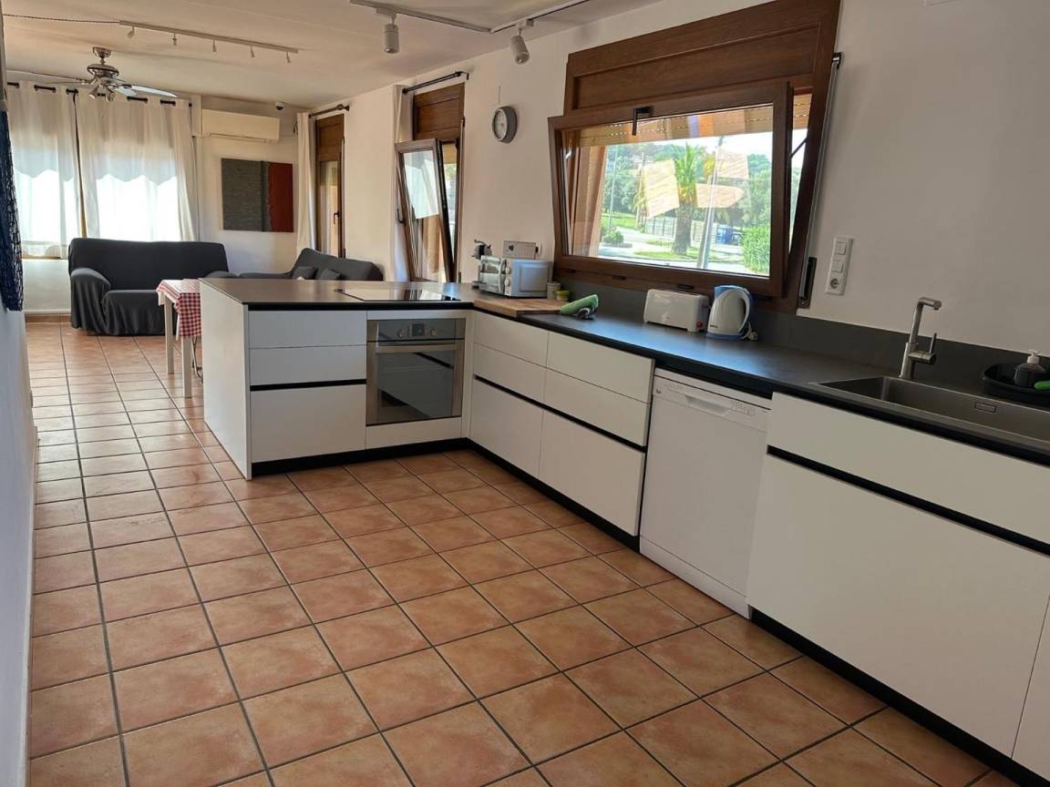 150 M² Villa ∙ 3 Bedrooms ∙ 8 Guests - Peratallada