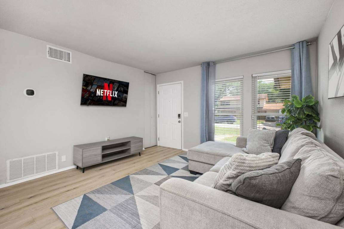 107 M² Apartment ∙ 3 Bedrooms ∙ 8 Guests - San Antonio, TX