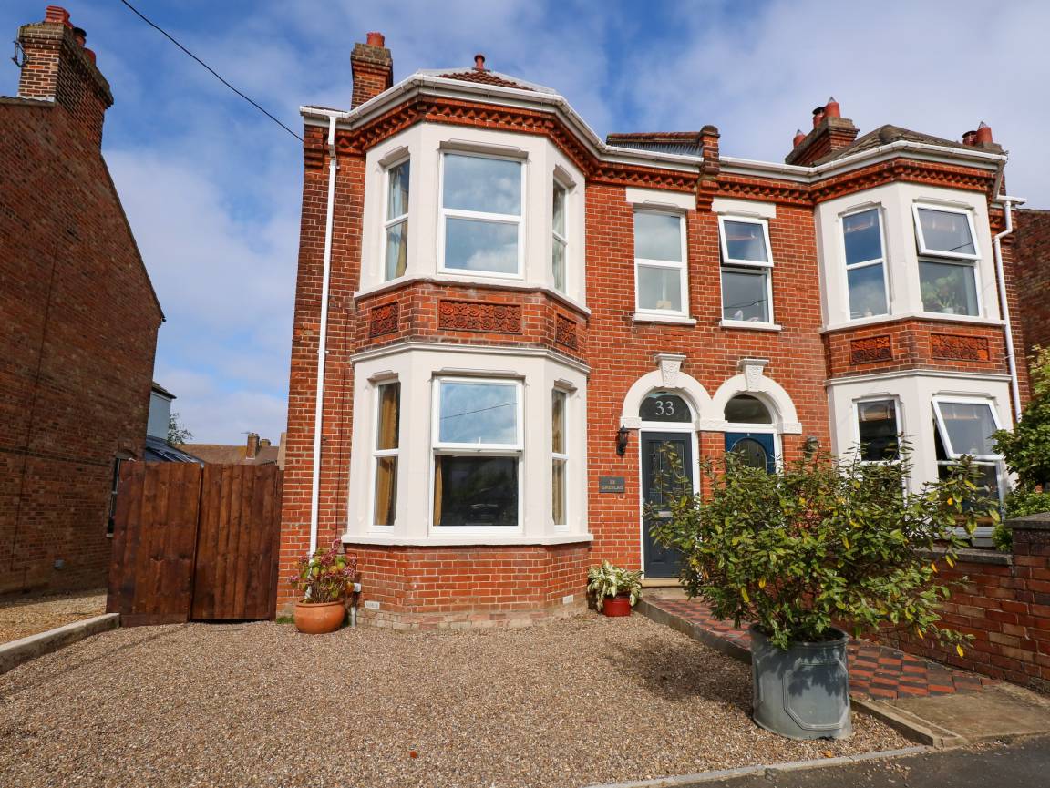 Cottage ∙ 4 Bedrooms ∙ 8 Guests - Hunstanton