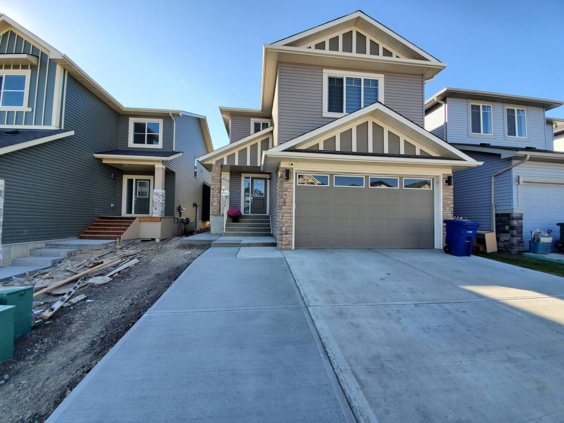 88 M² Apartment ∙ 2 Bedrooms ∙ 5 Guests - Airdrie