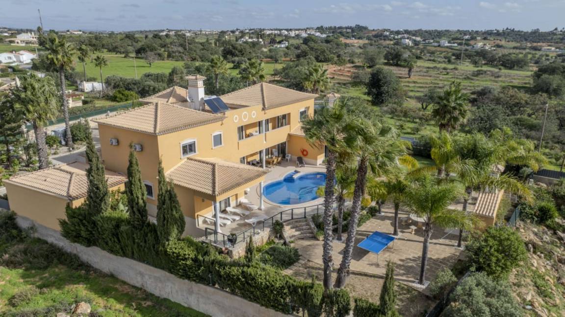 418 M² Villa ∙ 4 Chambres ∙ 8 Personnes - Guia