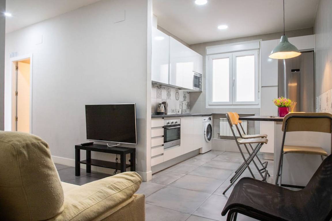 88 M² Apartamento ∙ 4 Habitaciones ∙ 7 Huéspedes - Madrid