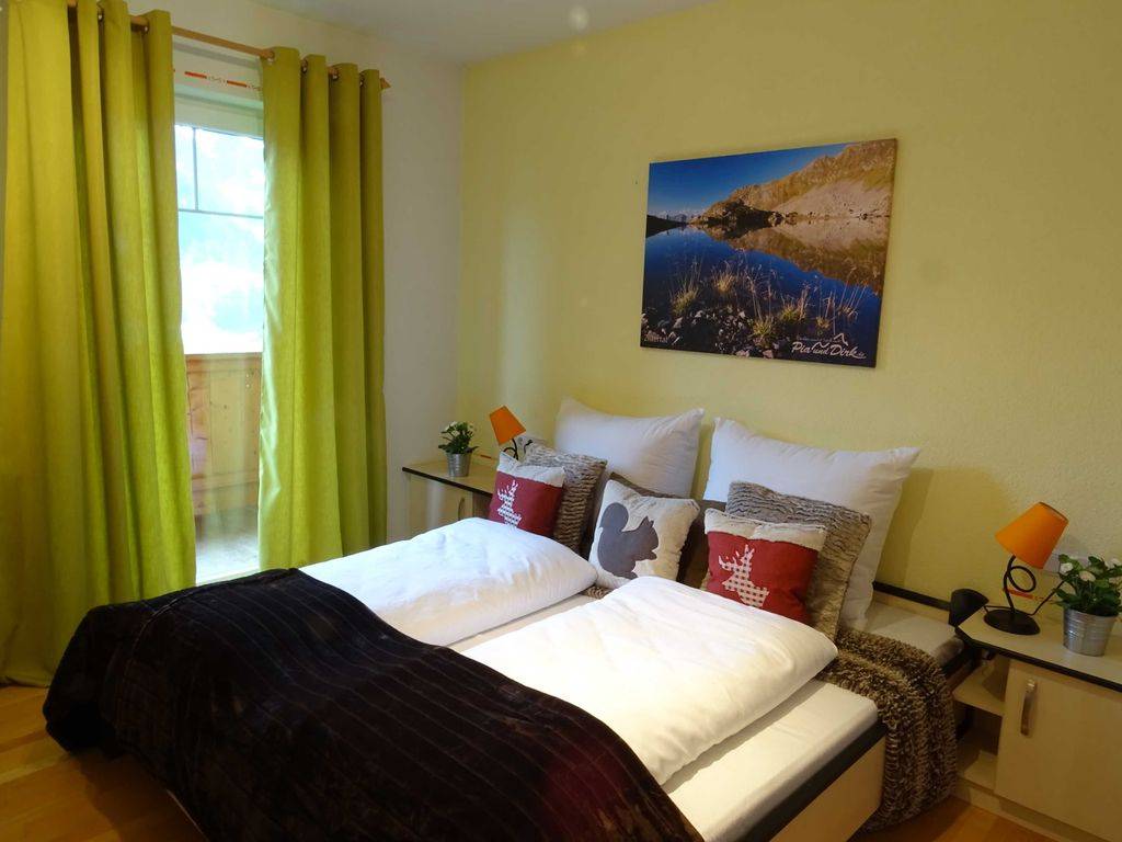 90 M² Ferienwohnung ∙ 2 Schlafzimmer ∙ 11 Gäste - Hippach