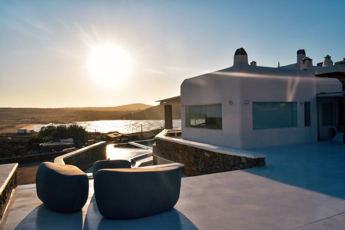 155 M² Villa ∙ 4 Bedrooms ∙ 8 Guests - Mykonos Region