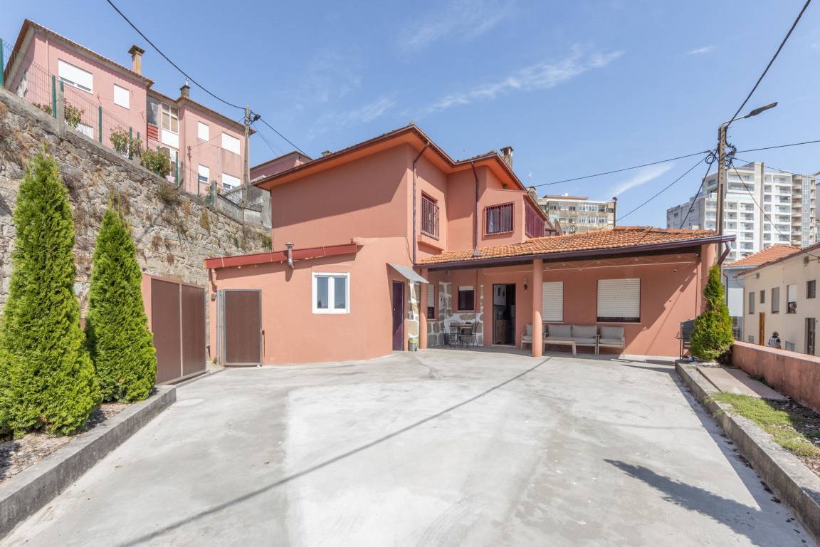 150 M² House ∙ 5 Bedrooms ∙ 12 Guests - Porto