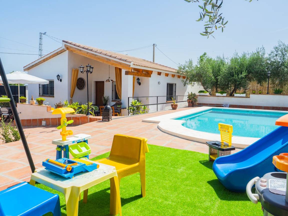 60 M² Ferienhaus ∙ 2 Schlafzimmer ∙ 4 Gäste - Benalmádena
