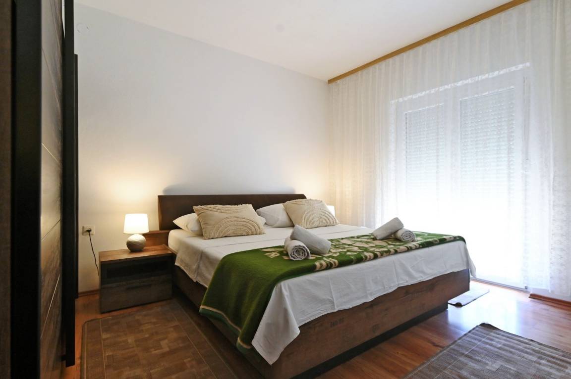 82 M² Apartment ∙ 3 Bedrooms ∙ 7 Guests - Murter