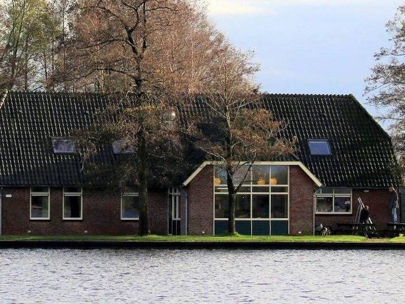 Casa ∙ 9 Habitaciones ∙ 52 Huéspedes - Giethoorn