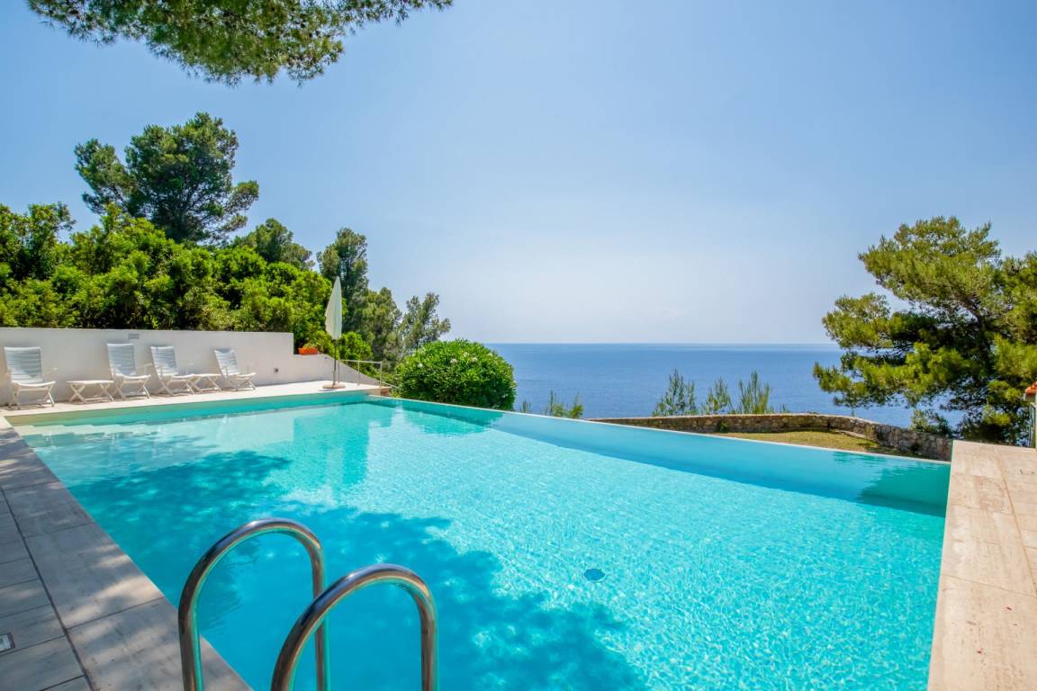250 M² Villa ∙ 6 Bedrooms ∙ 13 Guests - Elba
