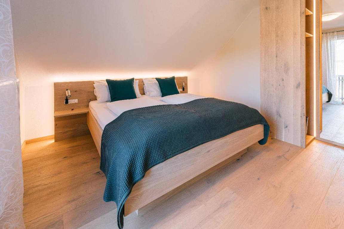 65 M² Ferienwohnung ∙ 2 Schlafzimmer ∙ 4 Gäste - Neualbenreuth