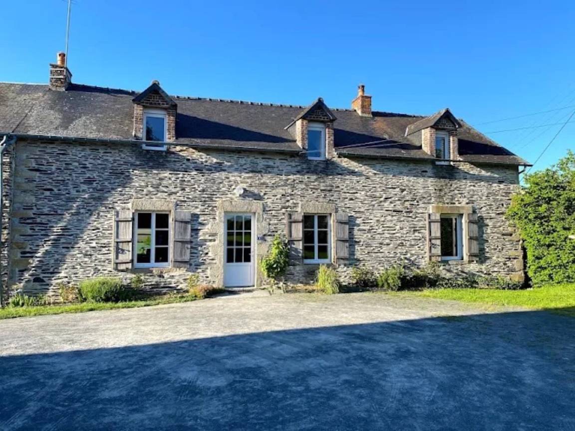 160 M² Maison De Vacances ∙ 5 Chambres ∙ 14 Personnes - Mayenne