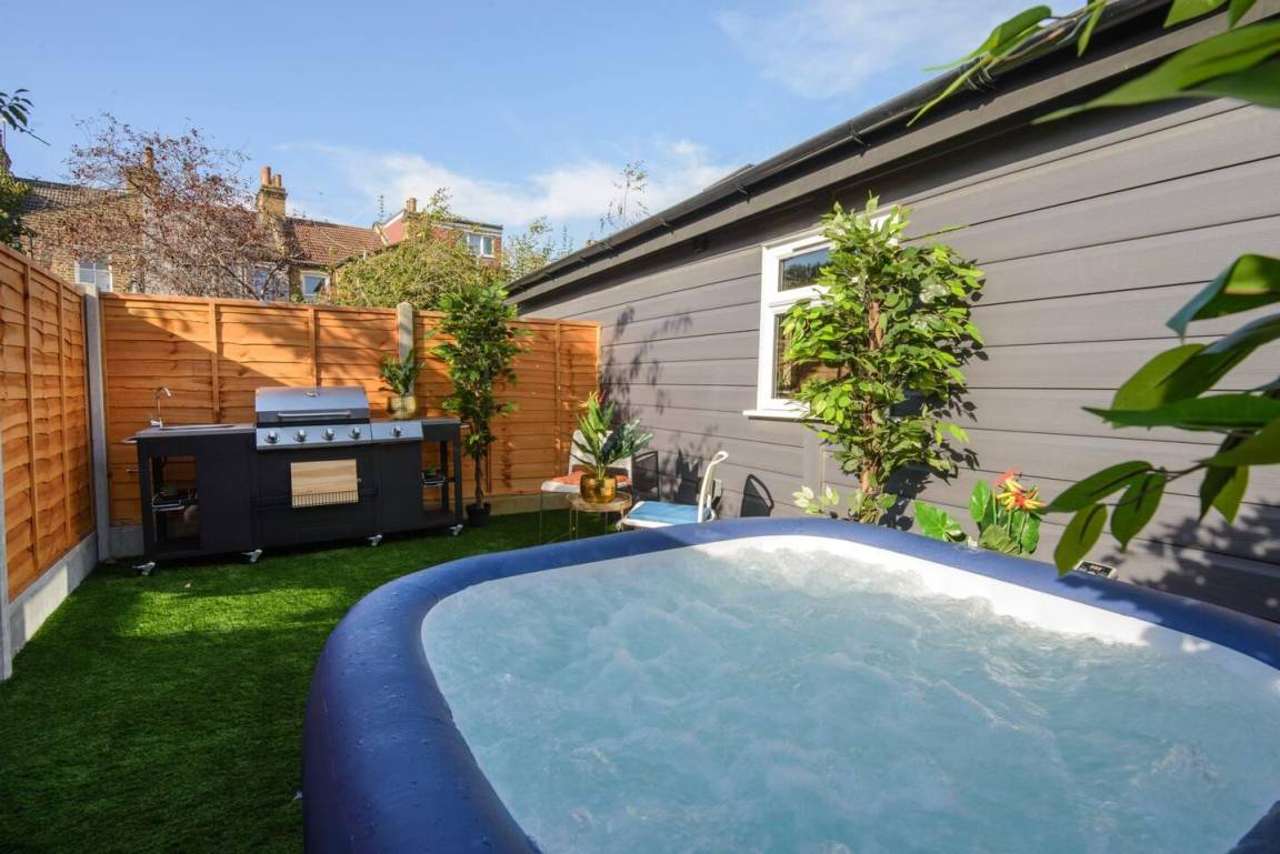 125 M² Villa ∙ 4 Bedrooms ∙ 7 Guests - London