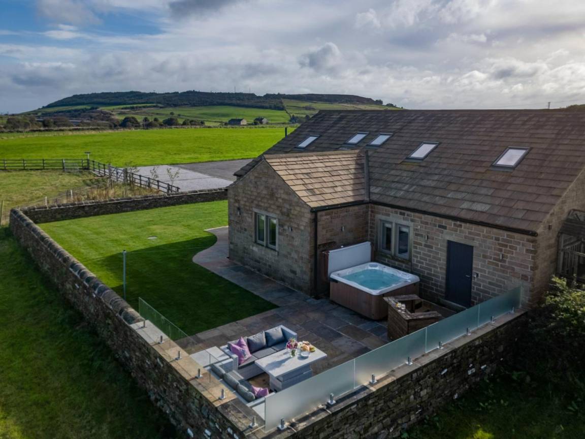 Cottage ∙ 6 Bedrooms ∙ 11 Guests - Peak District National Park