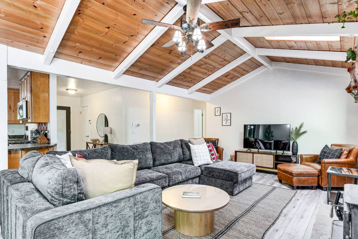 200 M² House ∙ 4 Bedrooms ∙ 12 Guests - Murphys, CA