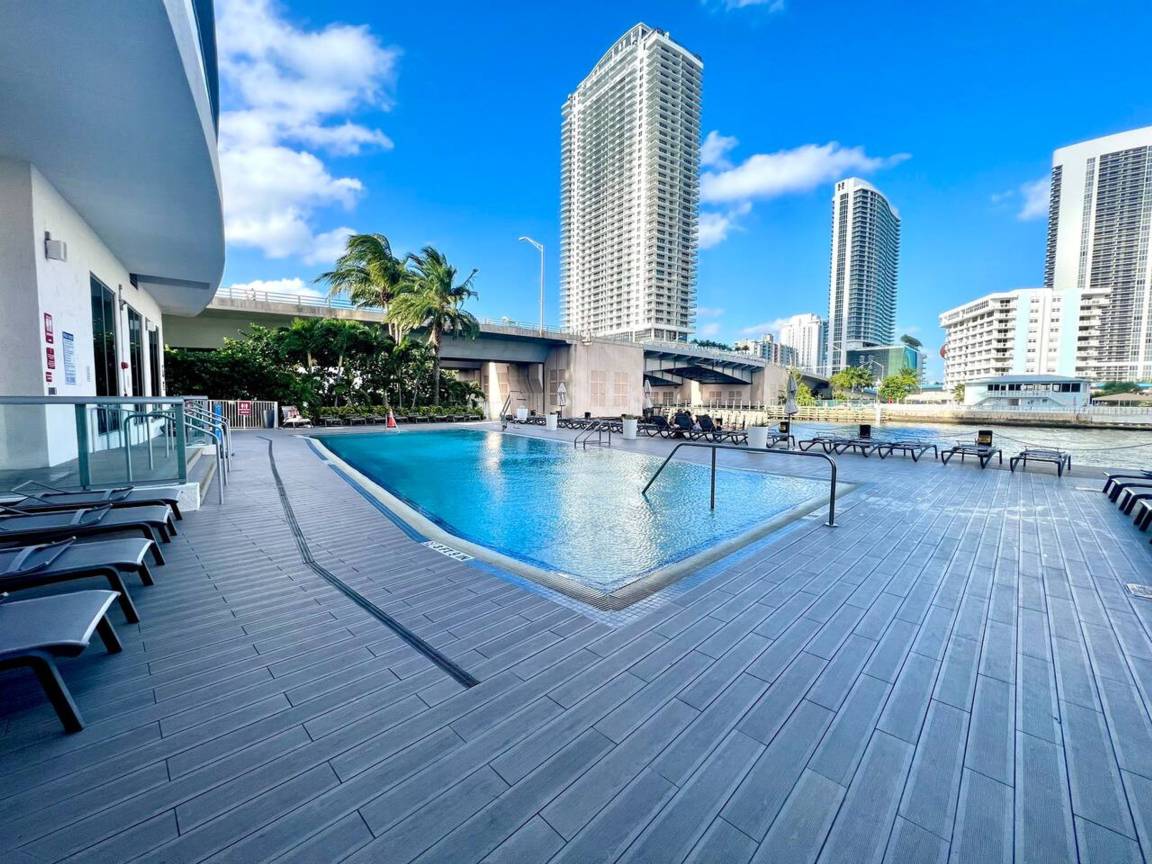 357 M² Apartment ∙ 1 Bedroom ∙ 4 Guests - Hallandale Beach, FL