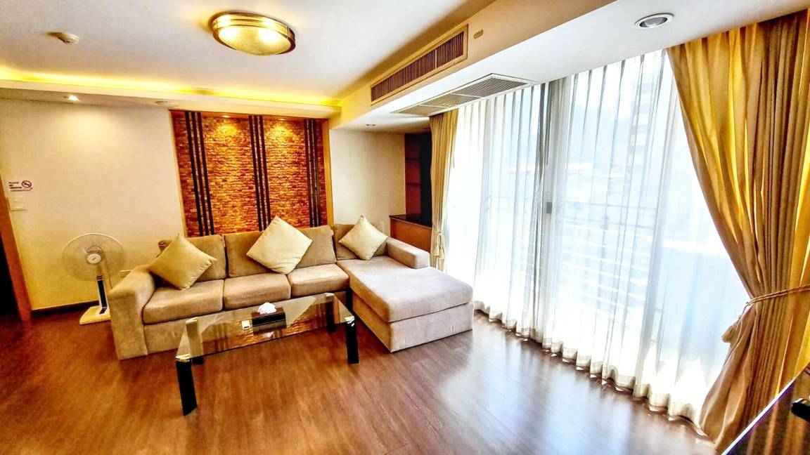 130 M² Apartment ∙ 2 Bedrooms ∙ 6 Guests - Khlong Toei