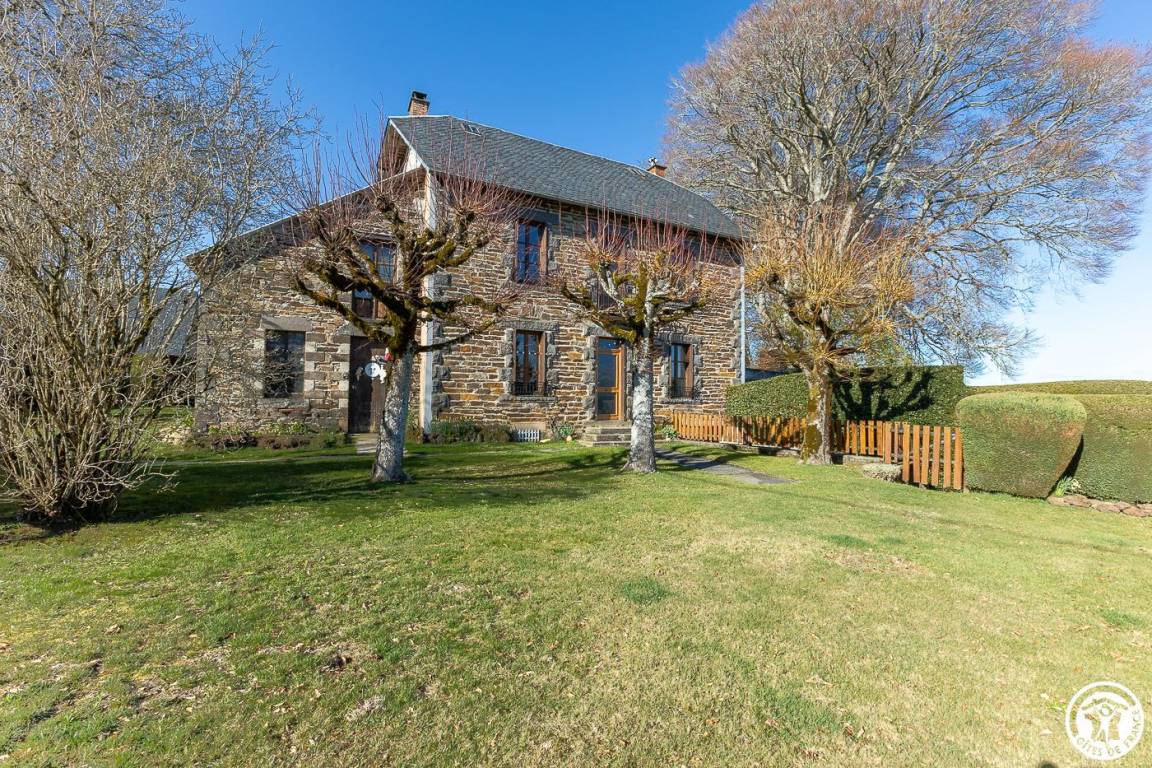 133 M² Gîte ∙ 5 Chambres ∙ 9 Personnes - Auvergne