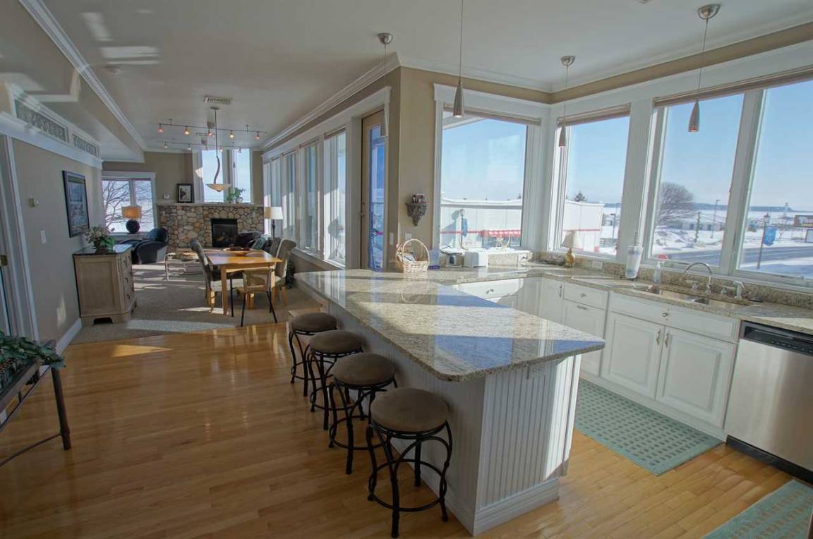 Apartment ∙ 3 Bedrooms ∙ 8 Guests - Mackinac Island, MI