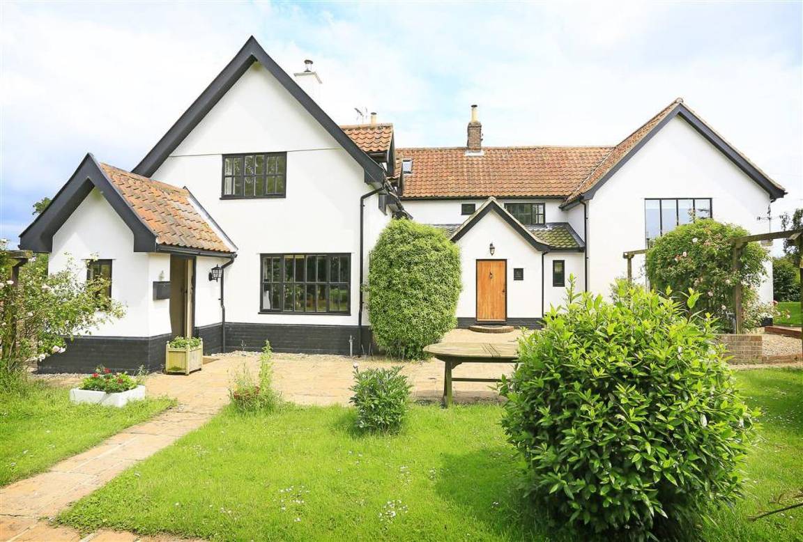 Cottage ∙ 5 Bedrooms ∙ 10 Guests - Beccles
