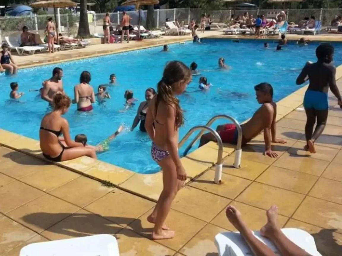 30 M² Camping ∙ 3 Habitaciones ∙ 6 Huéspedes - Uzès