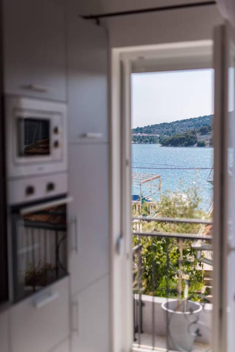 120 M² Apartment ∙ 3 Bedrooms ∙ 6 Guests - Murter