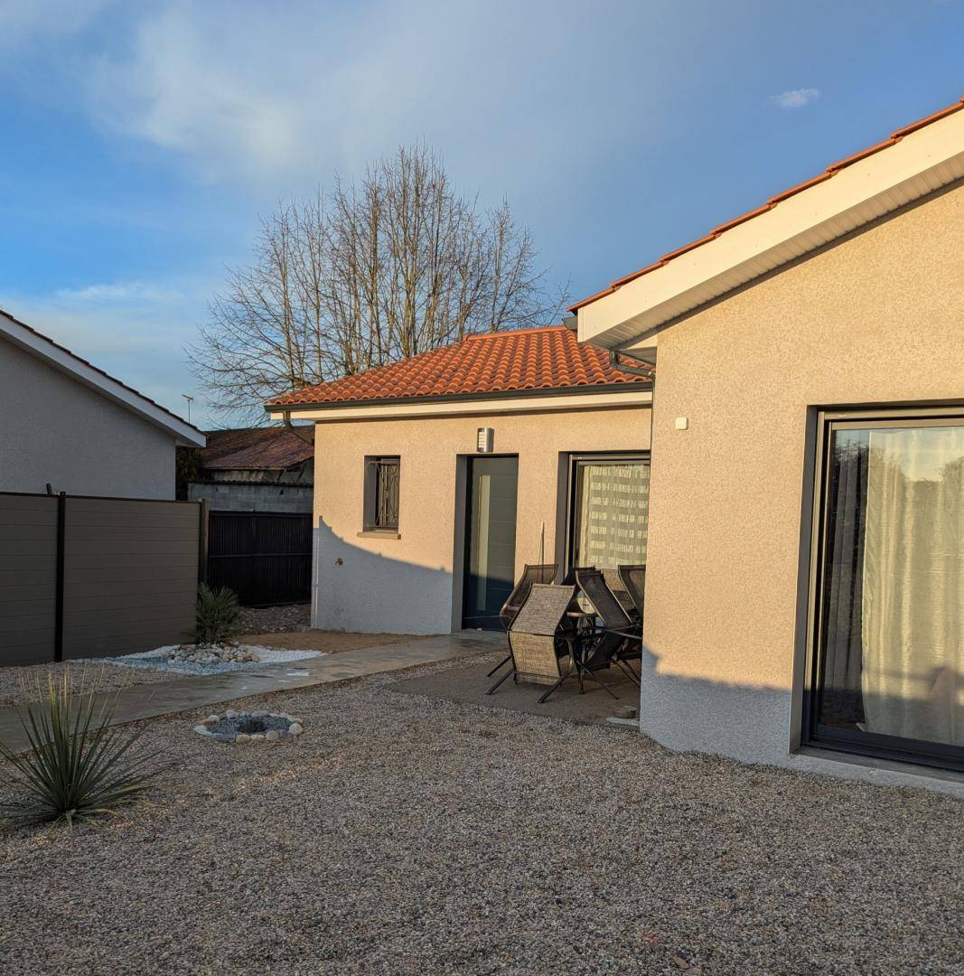 83 M² Gîte ∙ 3 Chambres ∙ 6 Personnes - Ain