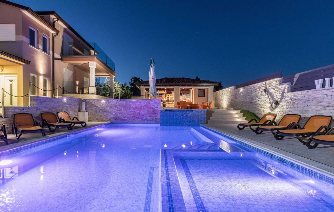 400 M² Villa ∙ 7 Bedrooms ∙ 18 Guests - Pula