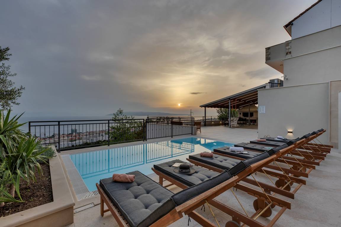 234 M² Ferienhaus ∙ 3 Schlafzimmer ∙ 7 Gäste - Makarska