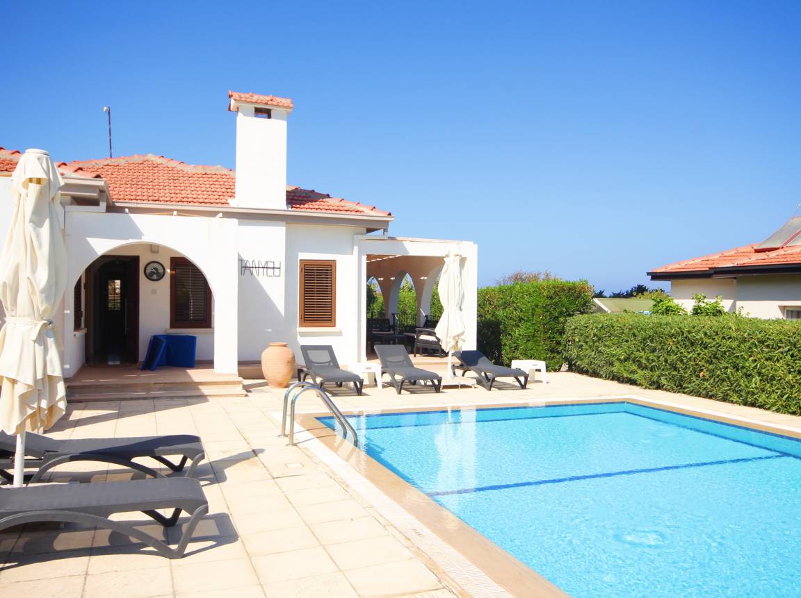 105 M² Villa ∙ 3 Bedrooms ∙ 6 Guests - Cyprus