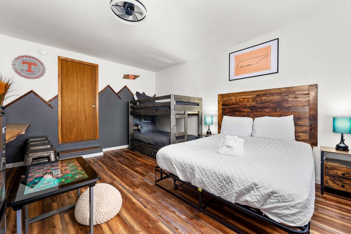 Studio Flat ∙ 1 Bedroom ∙ 4 Guests - Townsend, TN
