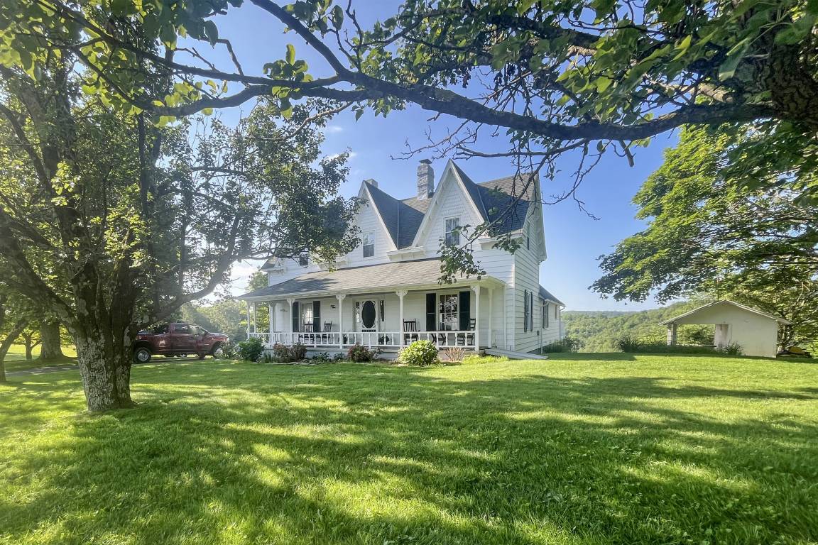 250 M² House ∙ 3 Bedrooms ∙ 8 Guests - Galax, VA