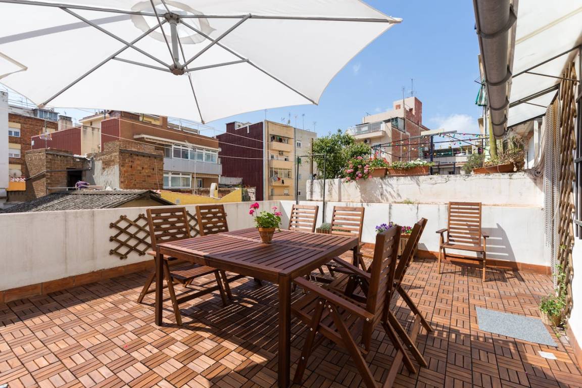 90 M² Apartamento ∙ 3 Habitaciones ∙ 4 Huéspedes - Gavà
