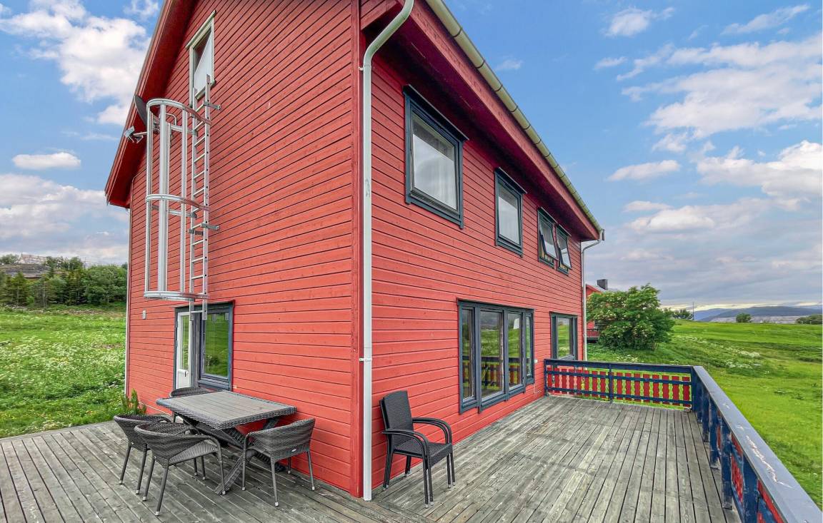 200 M² House ∙ 11 Bedrooms ∙ 16 Guests - Alta