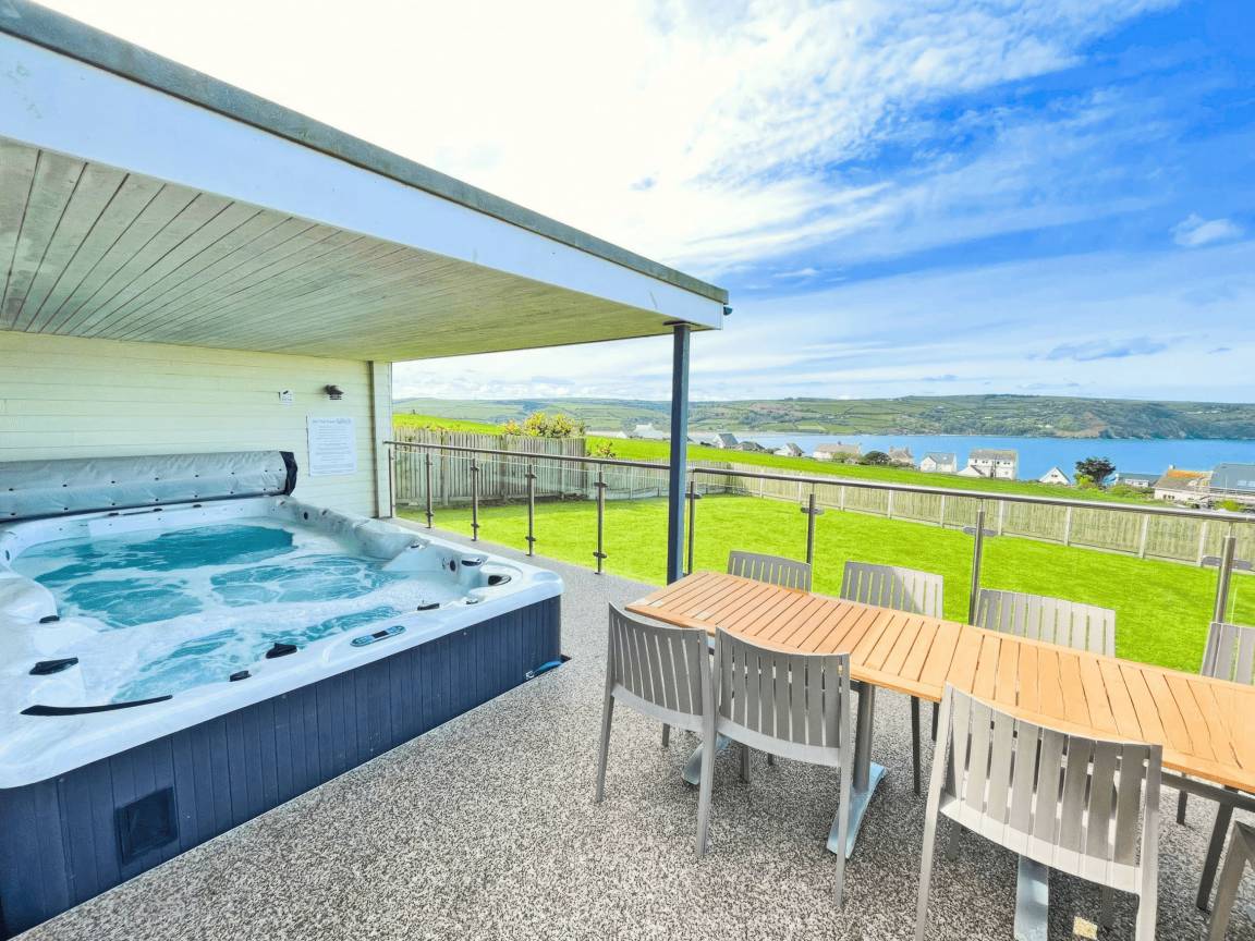 Cottage ∙ 7 Bedrooms ∙ 14 Guests - Carmarthenshire