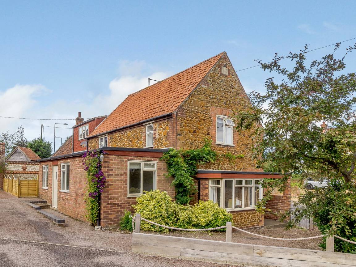 Cottage ∙ 3 Bedrooms ∙ 6 Guests - Thornham