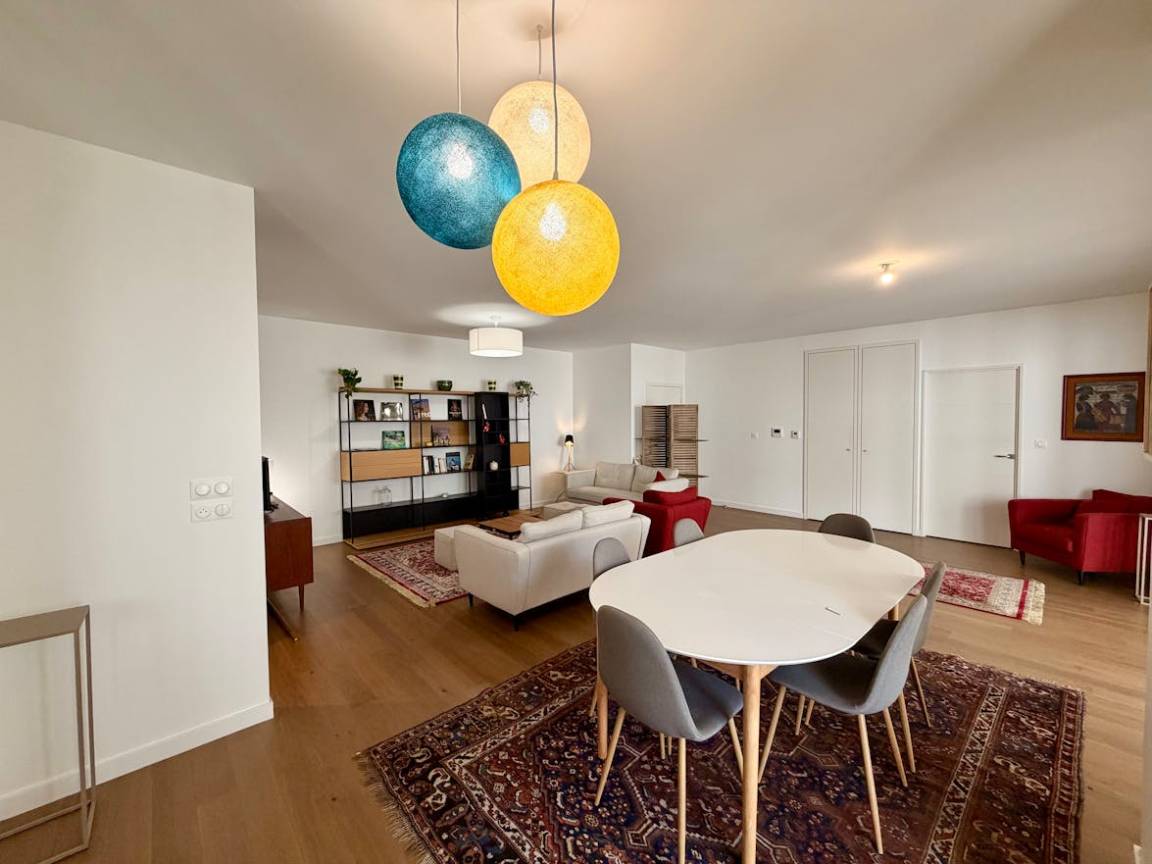 117 M² Ferienwohnung ∙ 3 Schlafzimmer ∙ 6 Gäste - Oullins